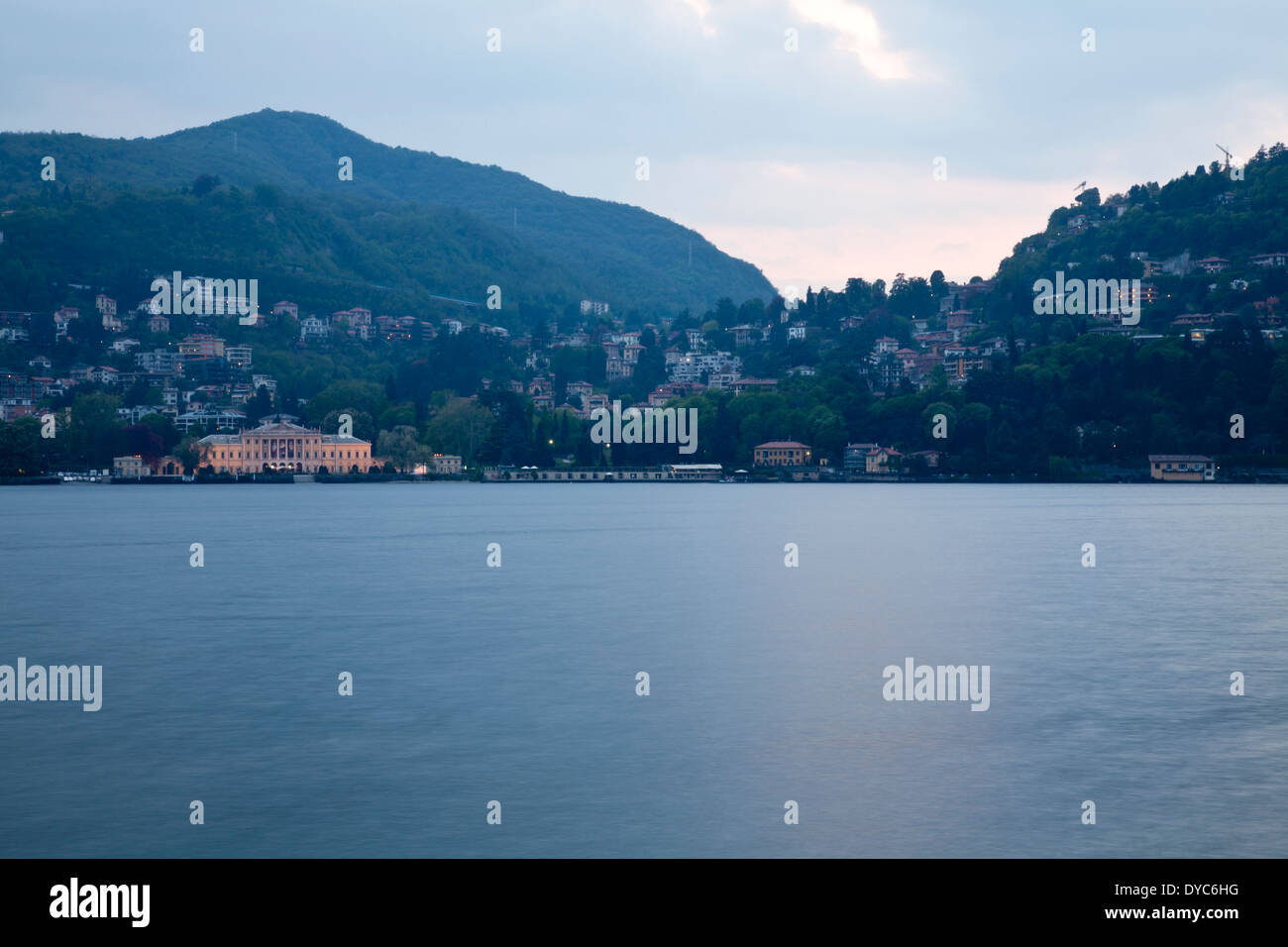 Lakeside landscape hi-res stock photography and images - Alamy