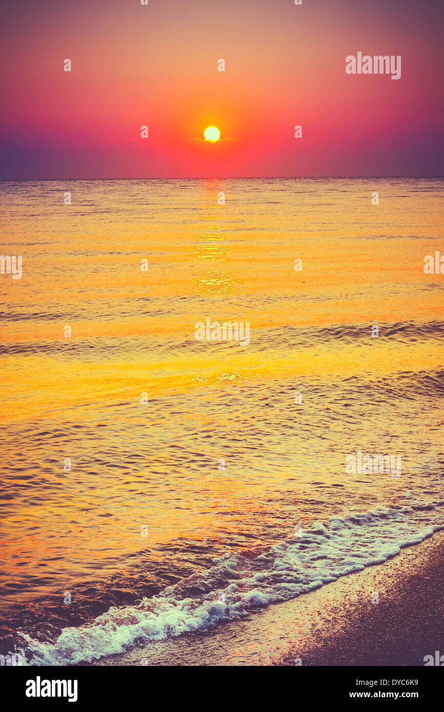 Photo sunset over sea hi-res stock photography and images - Alamy