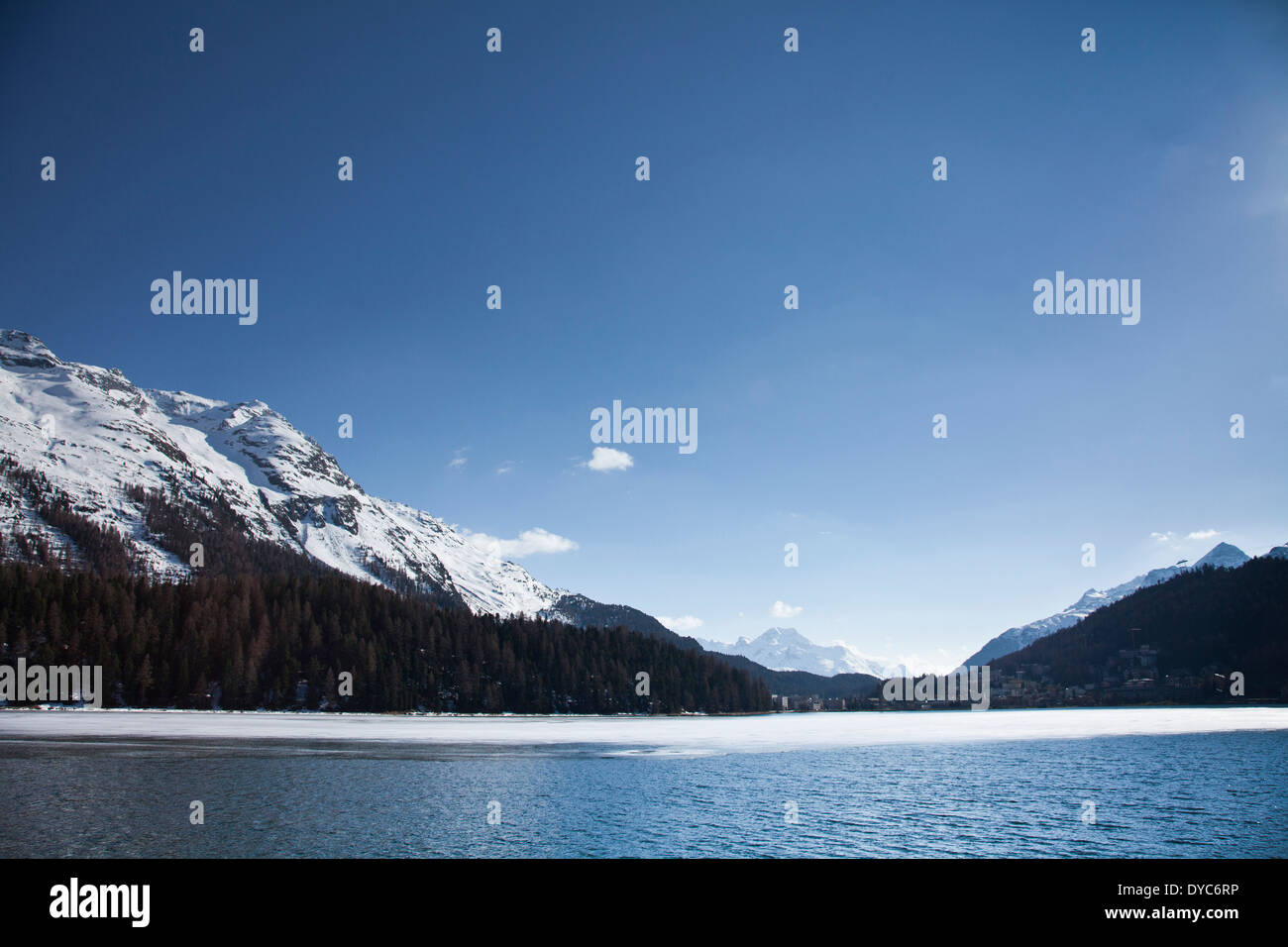 Ice covered lake hi-res stock photography and images - Alamy