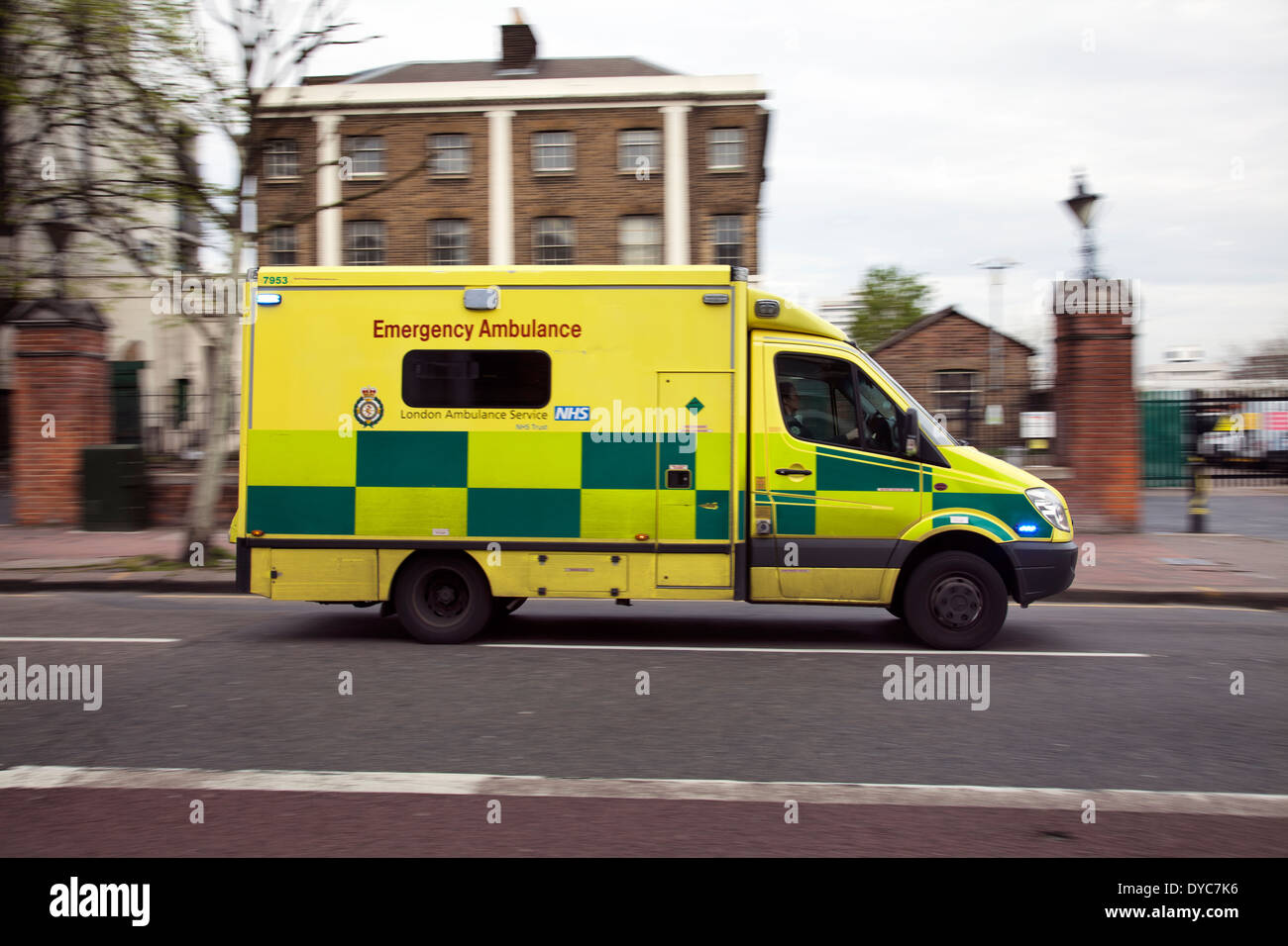 London ambulance service hi-res stock photography and images - Alamy