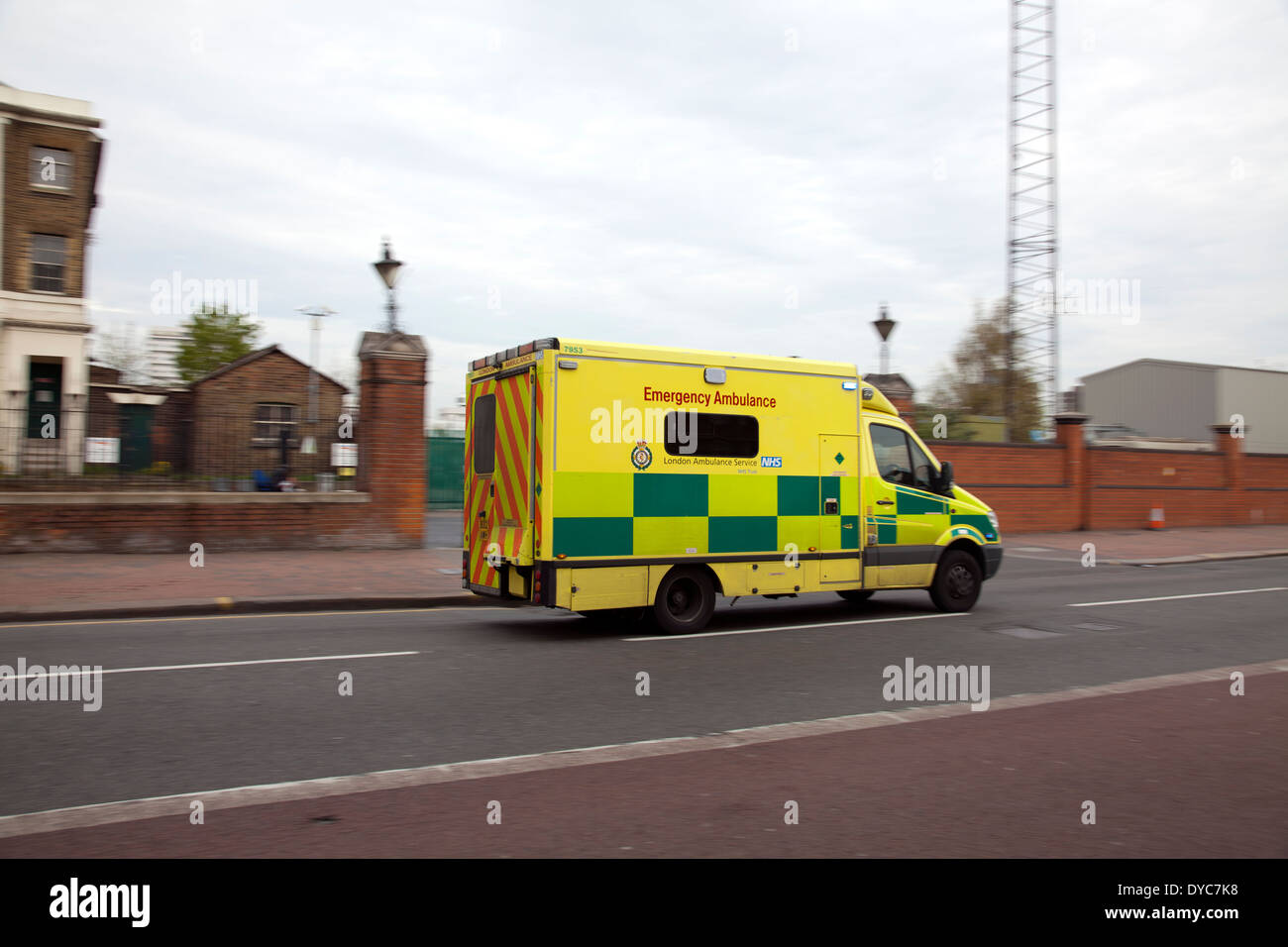 London ambulance service hi-res stock photography and images - Alamy