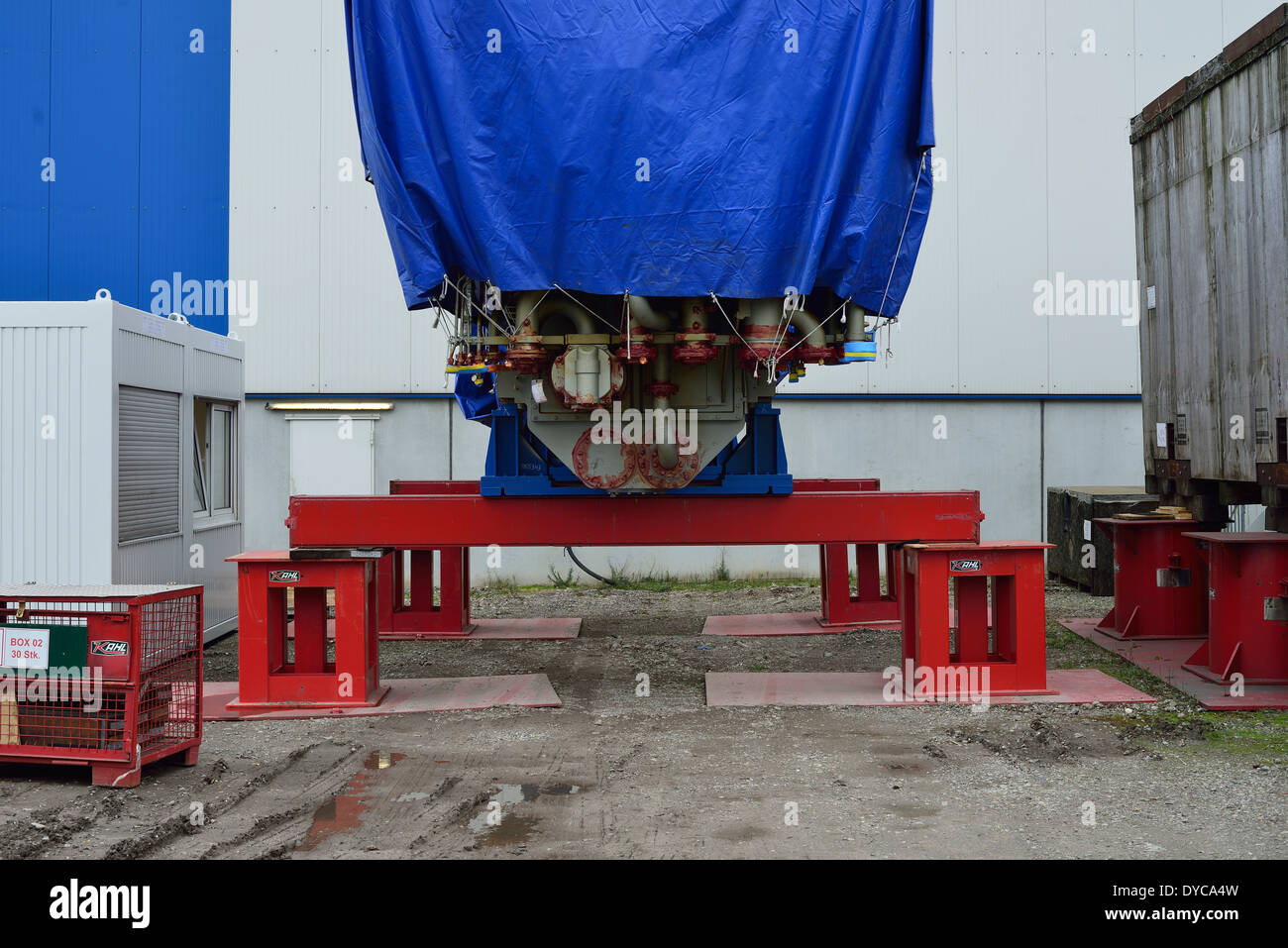 Heavy shipping industry in hi-res stock photography and images - Alamy