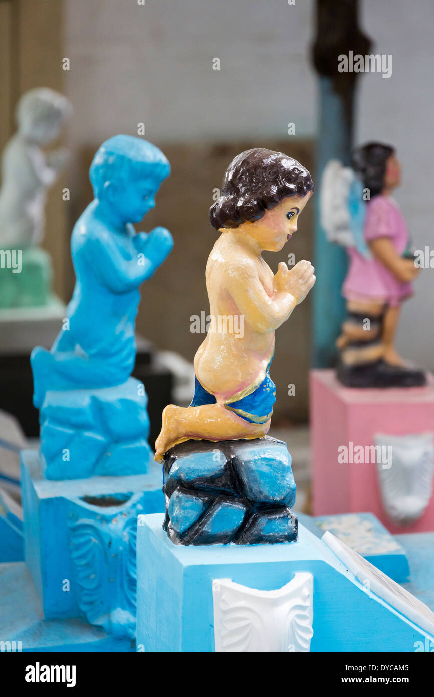 Manila north cemetery hi-res stock photography and images - Alamy