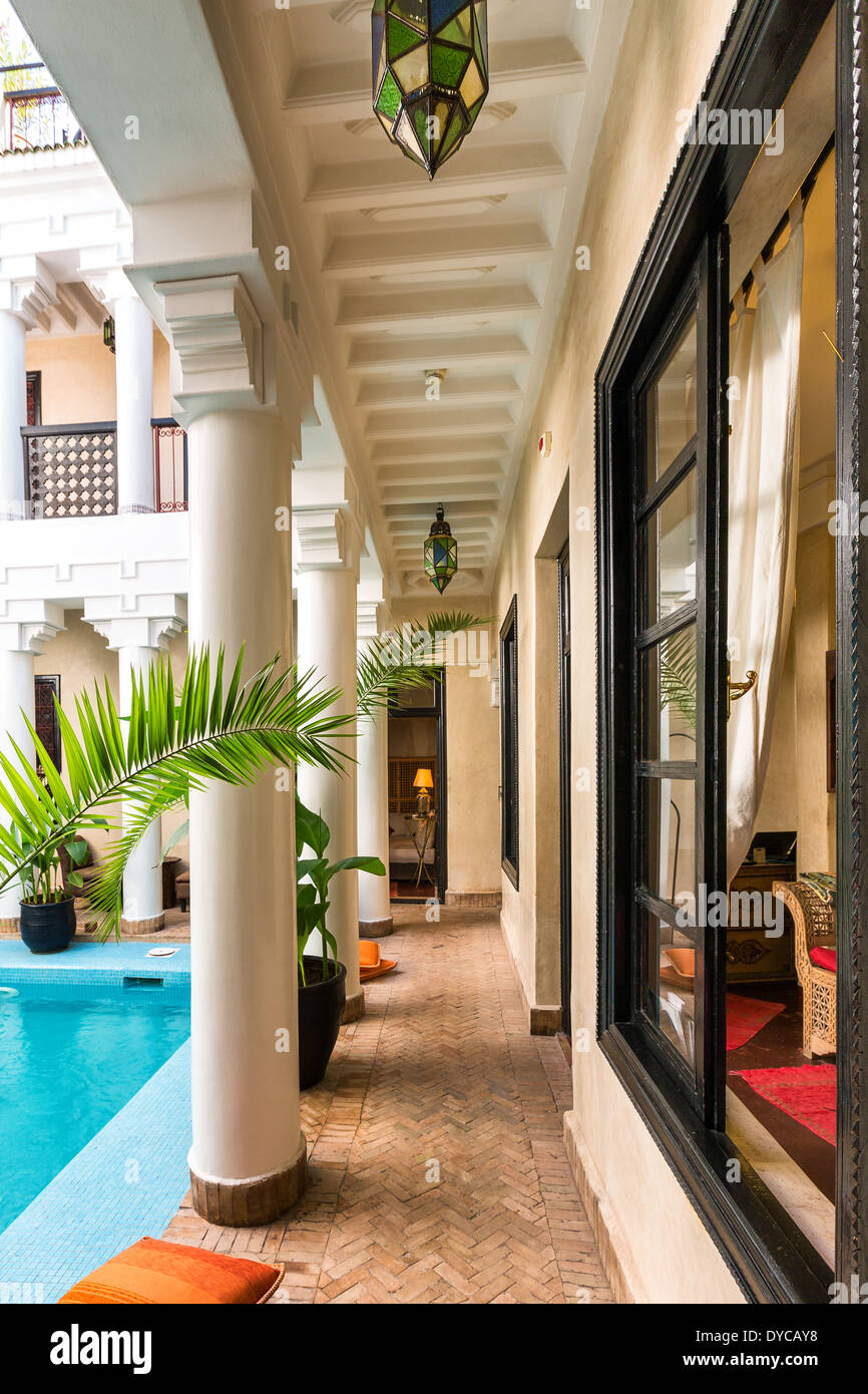 Moroccan courtyard hi-res stock photography and images - Alamy