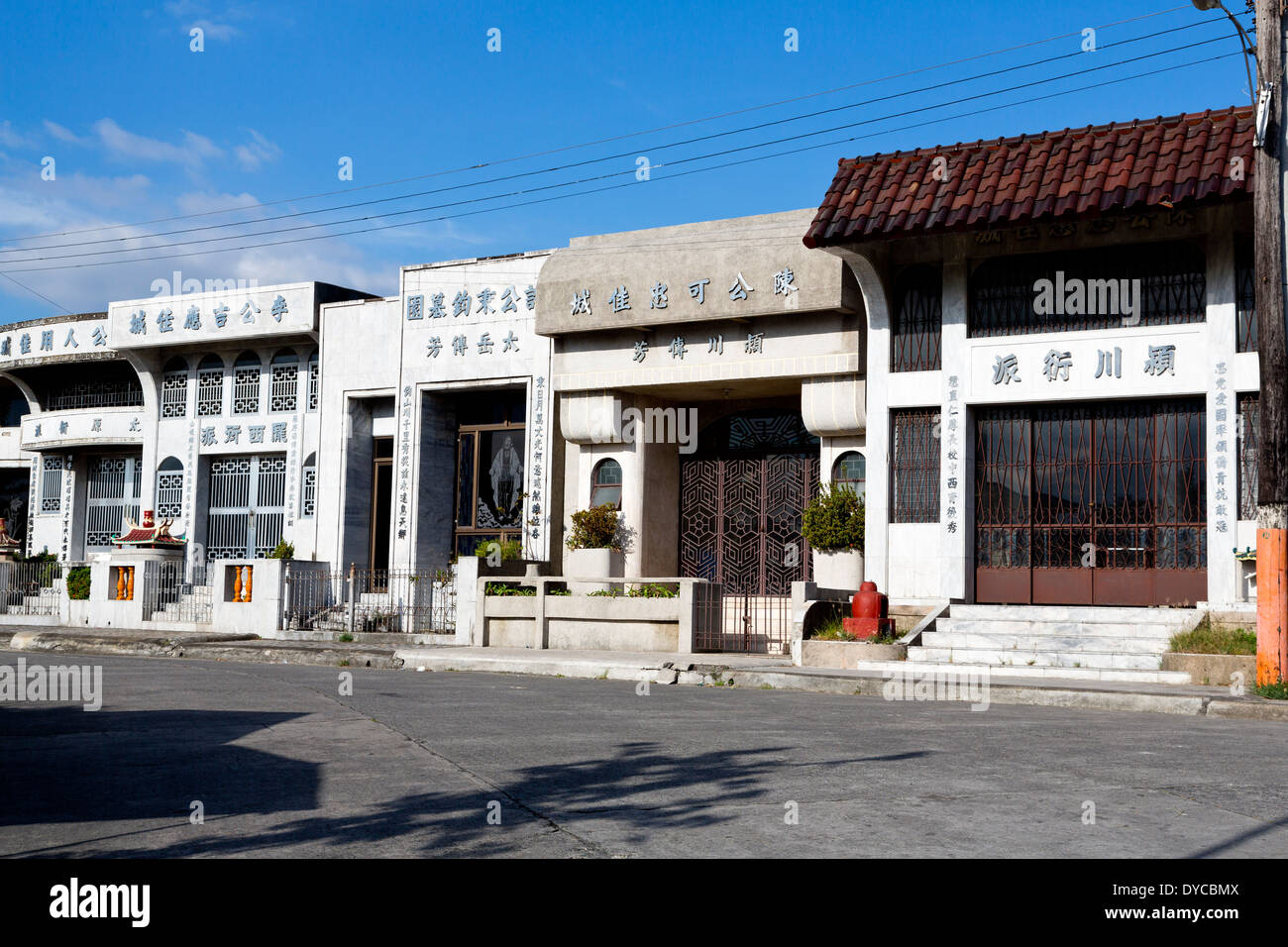 Typical Mausoleum on the Chinese Cemetery in Manila, Philippines Stock ...