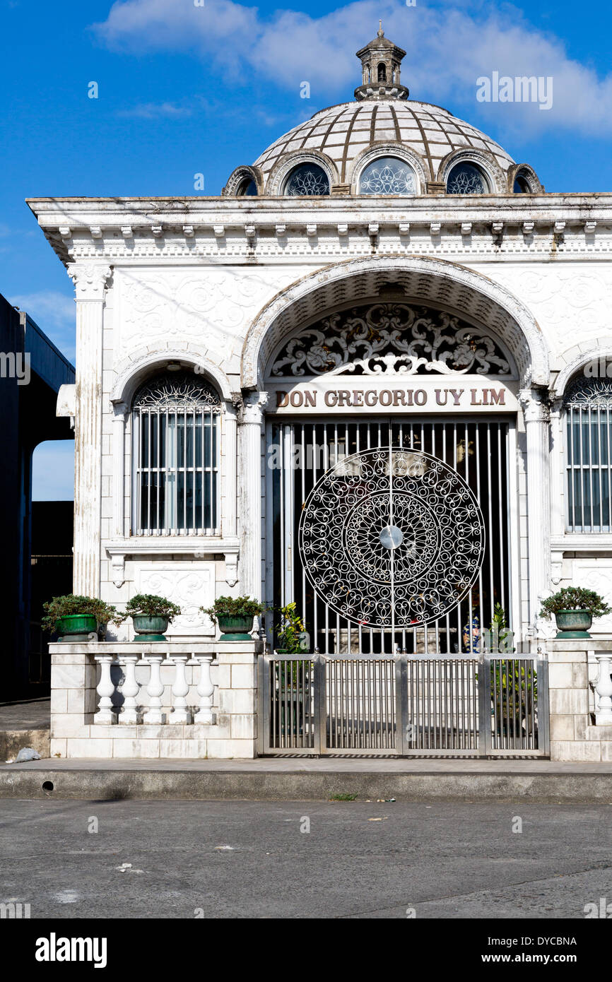 Typical Mausoleum on the Chinese Cemetery in Manila, Philippines Stock ...