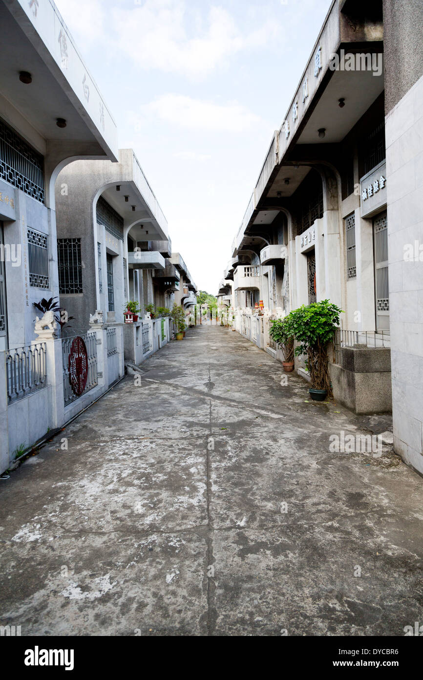 Philippines manila chinese cemetery mausoleum hi-res stock photography ...