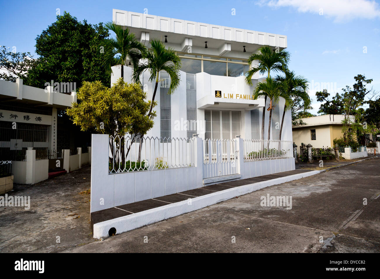 Typical Mausoleum on the Chinese Cemetery in Manila, Philippines Stock ...