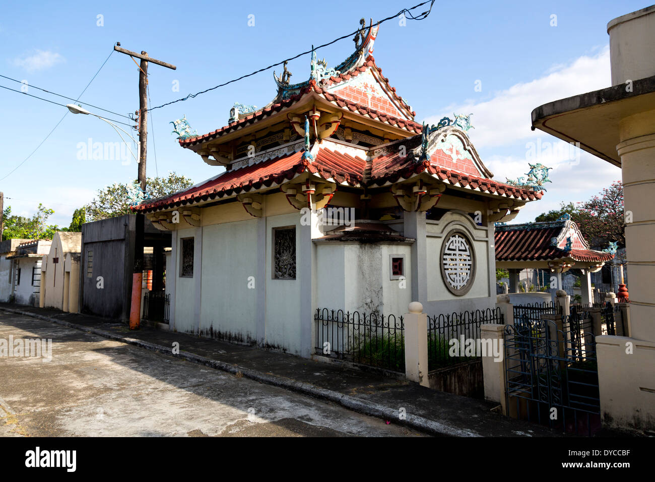 Philippines manila chinese cemetery mausoleum hi-res stock photography ...