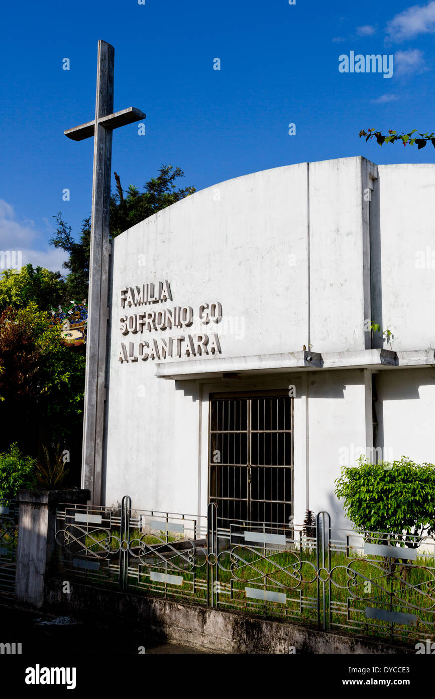 Typical Mausoleum on the Chinese Cemetery in Manila, Philippines Stock ...