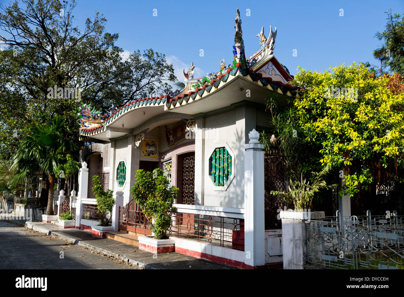 Typical Mausoleum on the Chinese Cemetery in Manila, Philippines Stock ...