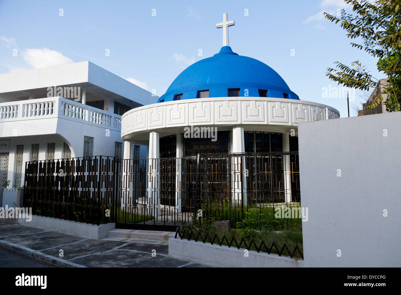 Philippines manila chinese cemetery mausoleum hi-res stock photography ...
