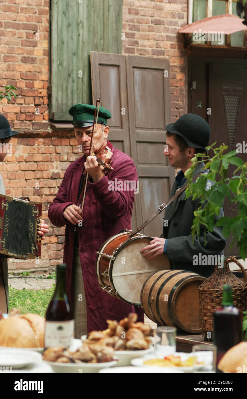 Movie episode - Marc Chagall and Bella Rosenfeld's wedding. Scene in ...