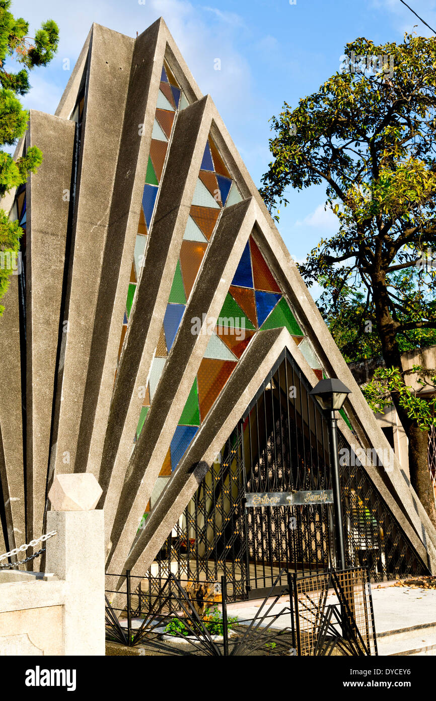 Typical Mausoleum on the Chinese Cemetery in Manila, Philippines Stock ...