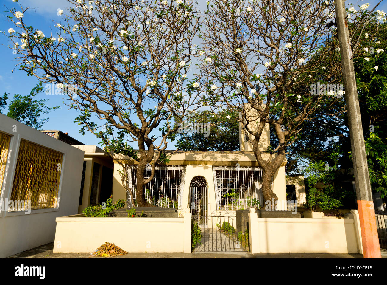 Manila Chinese Cemetery Philippines High Resolution Stock Photography ...