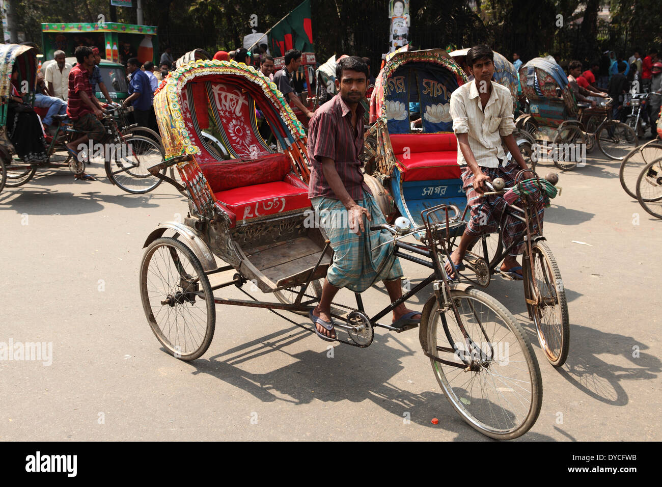 Rickshaw drivers in Dhaka, Bangladesh Stock Photo: 68502711 - Alamy