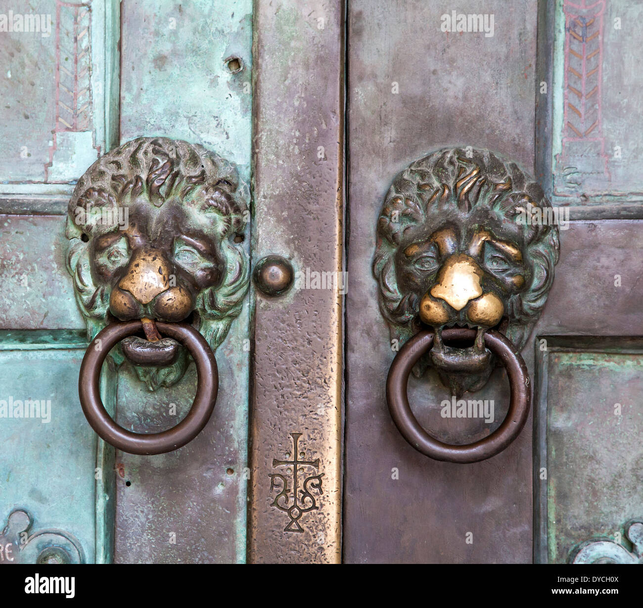 Metal church door cross hi-res stock photography and images - Alamy