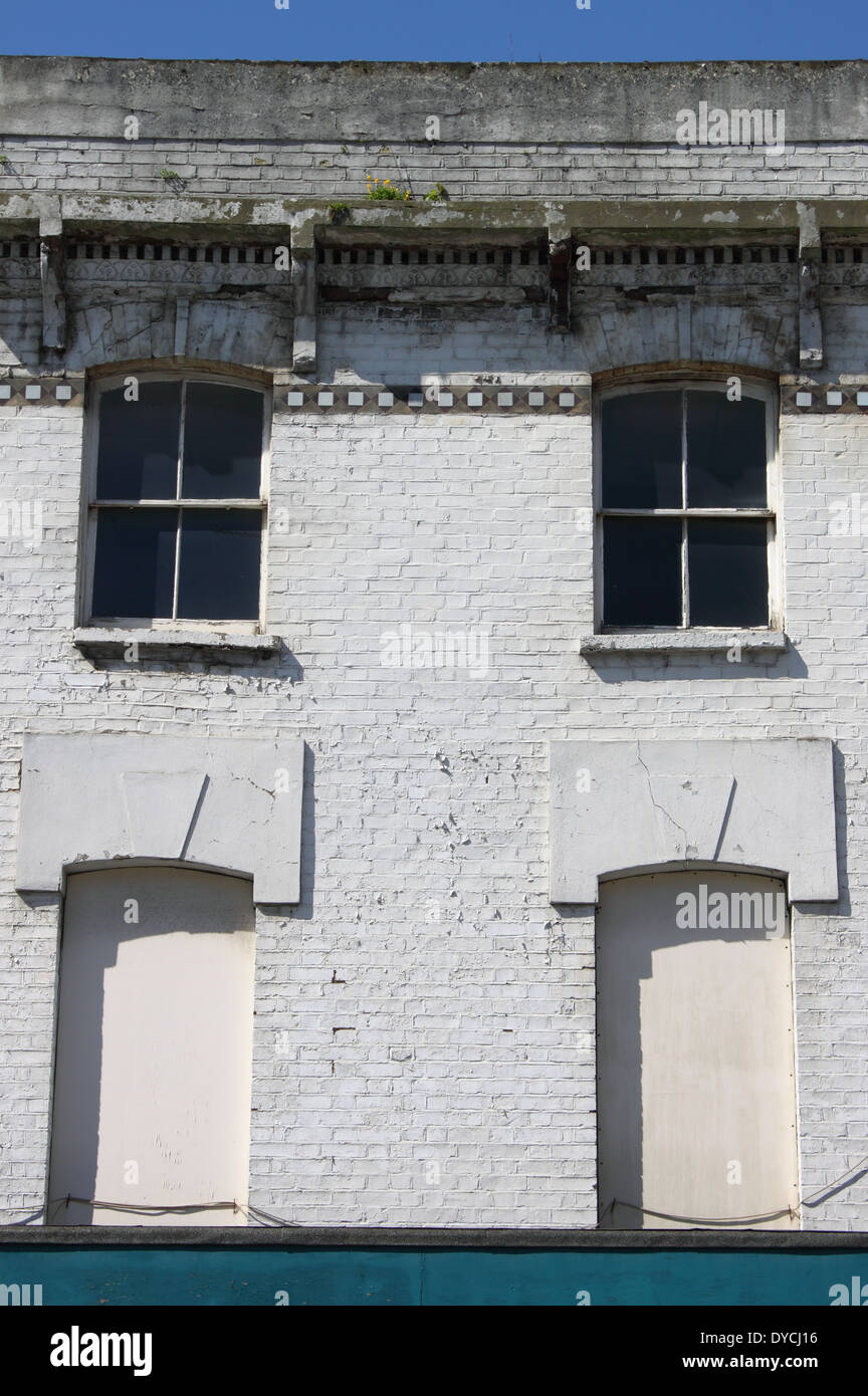 Crumbling wall london hi-res stock photography and images - Alamy