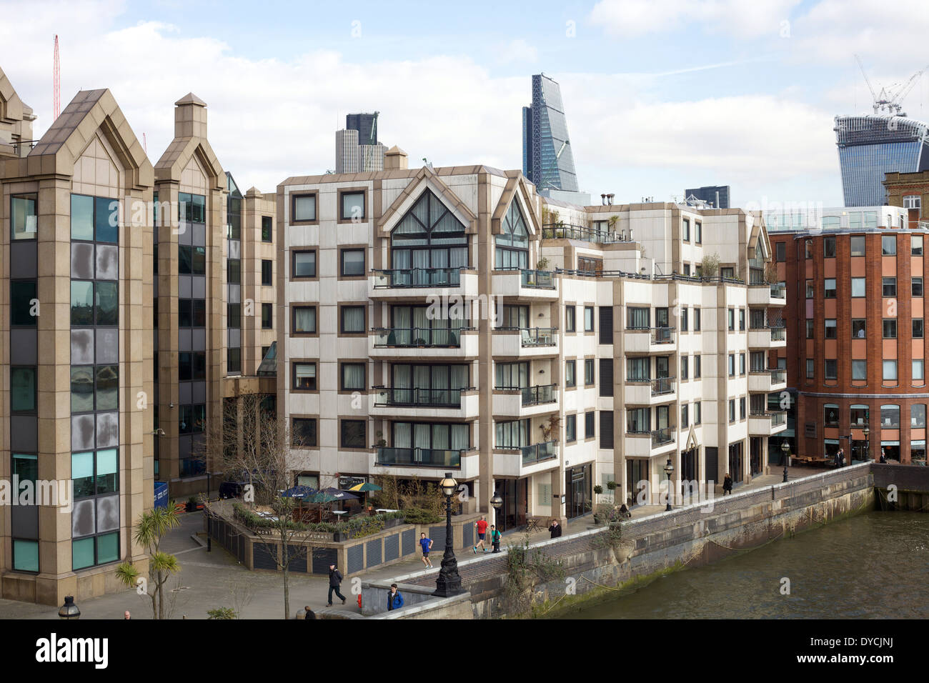 Thames buildings hi-res stock photography and images - Alamy