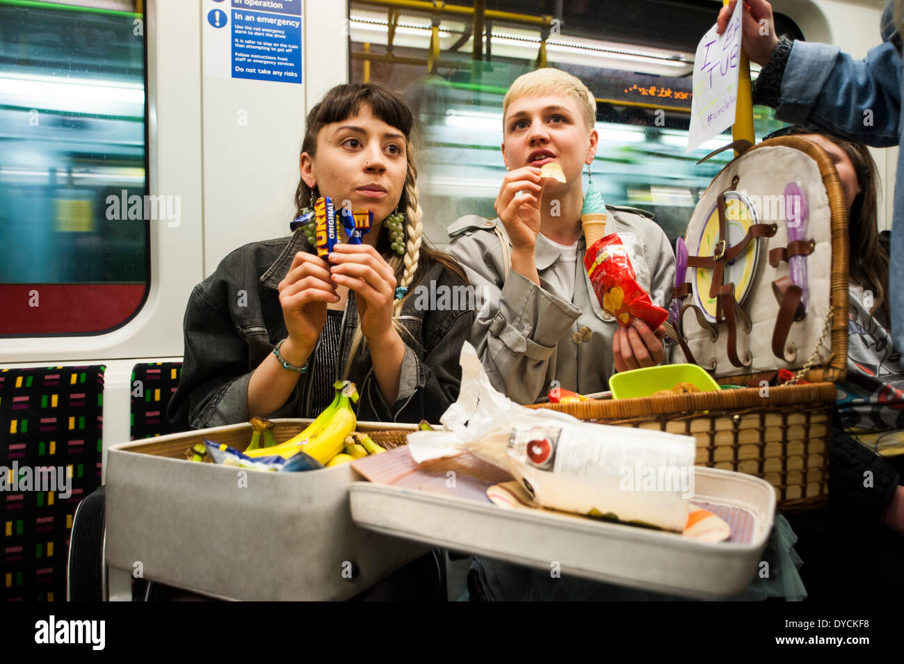 Women food circle line hi-res stock photography and images - Alamy