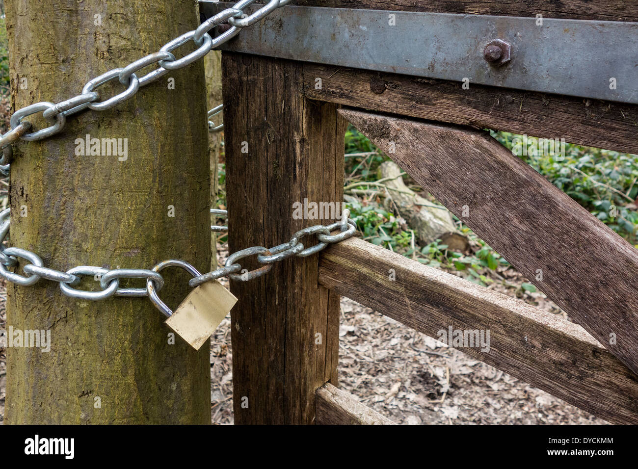 Chained gate hi-res stock photography and images - Alamy