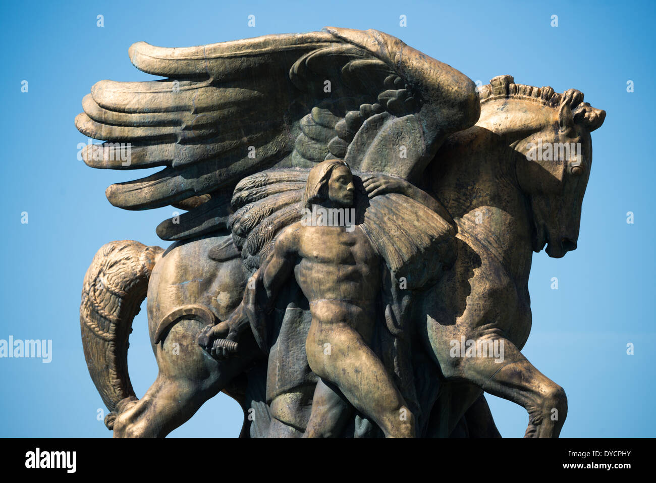 Bronze statues in east hi-res stock photography and images - Alamy