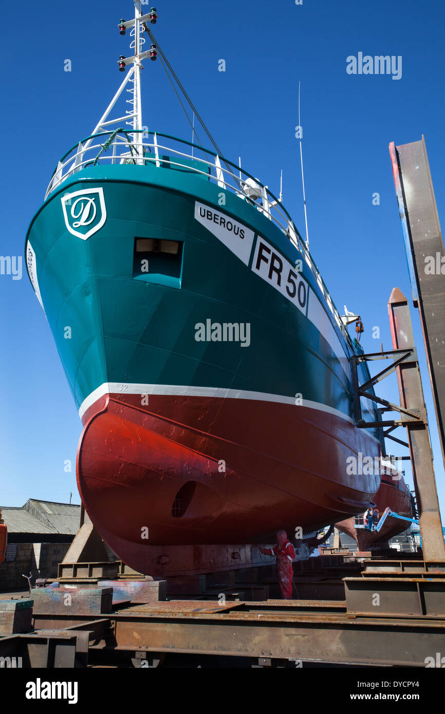 Bulbous Bow or protruding bulb & Waterline; Uberous FR 50 fishing ...