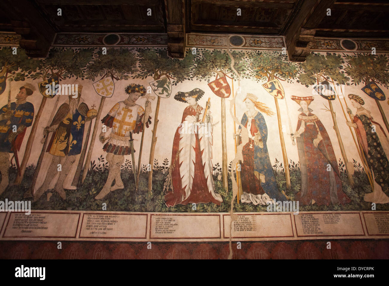 Medieval baronial hall hi-res stock photography and images - Alamy