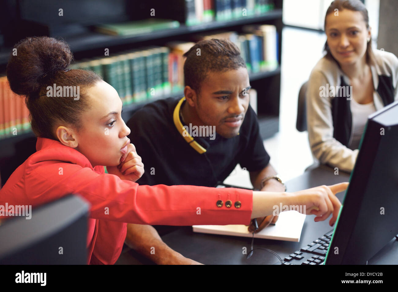 Students working computer library hi-res stock photography and images - Alamy