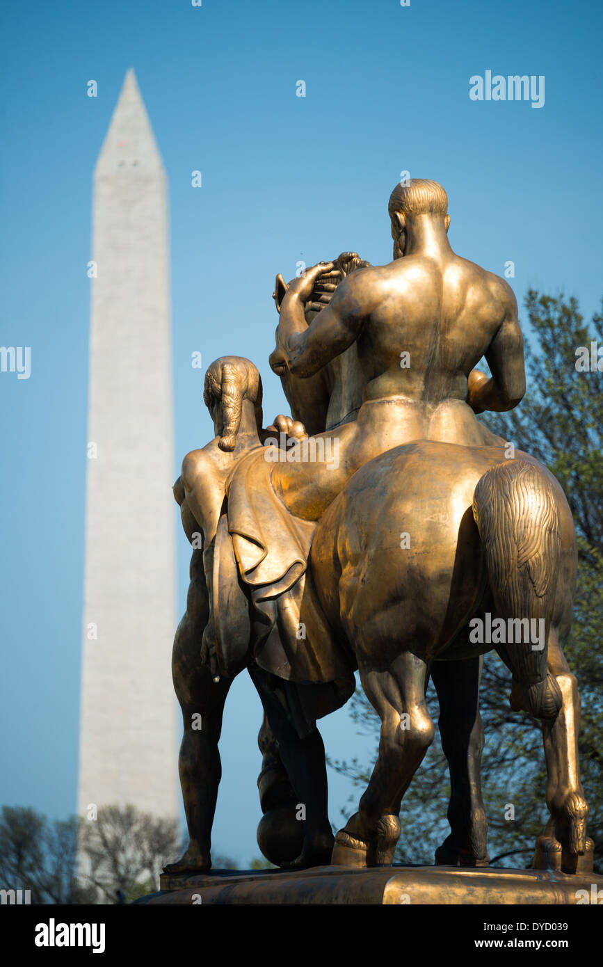 Leo friedlander sculpture hi-res stock photography and images - Alamy