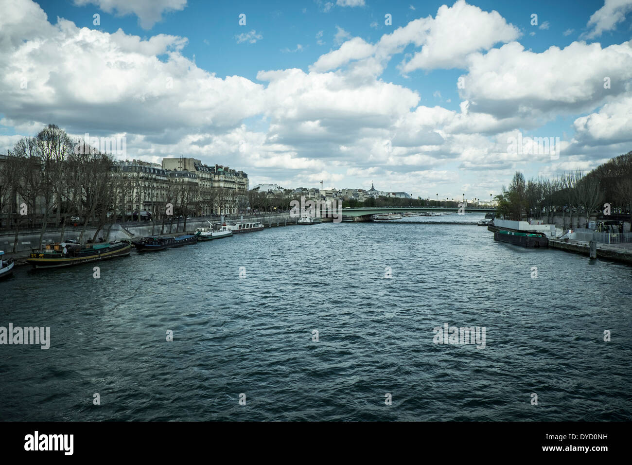 Passing through paris hi-res stock photography and images - Alamy