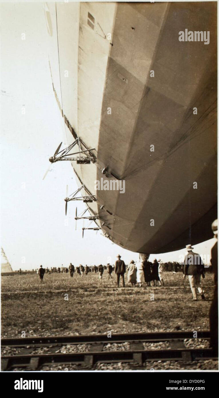 Airship race historical hi-res stock photography and images - Alamy