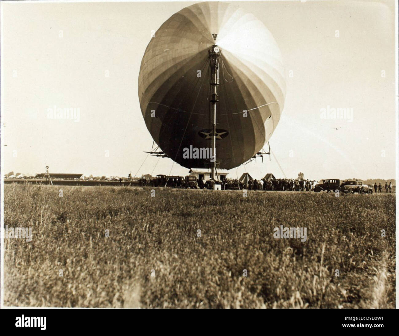 Uss akron (zrs 4) hi-res stock photography and images - Alamy