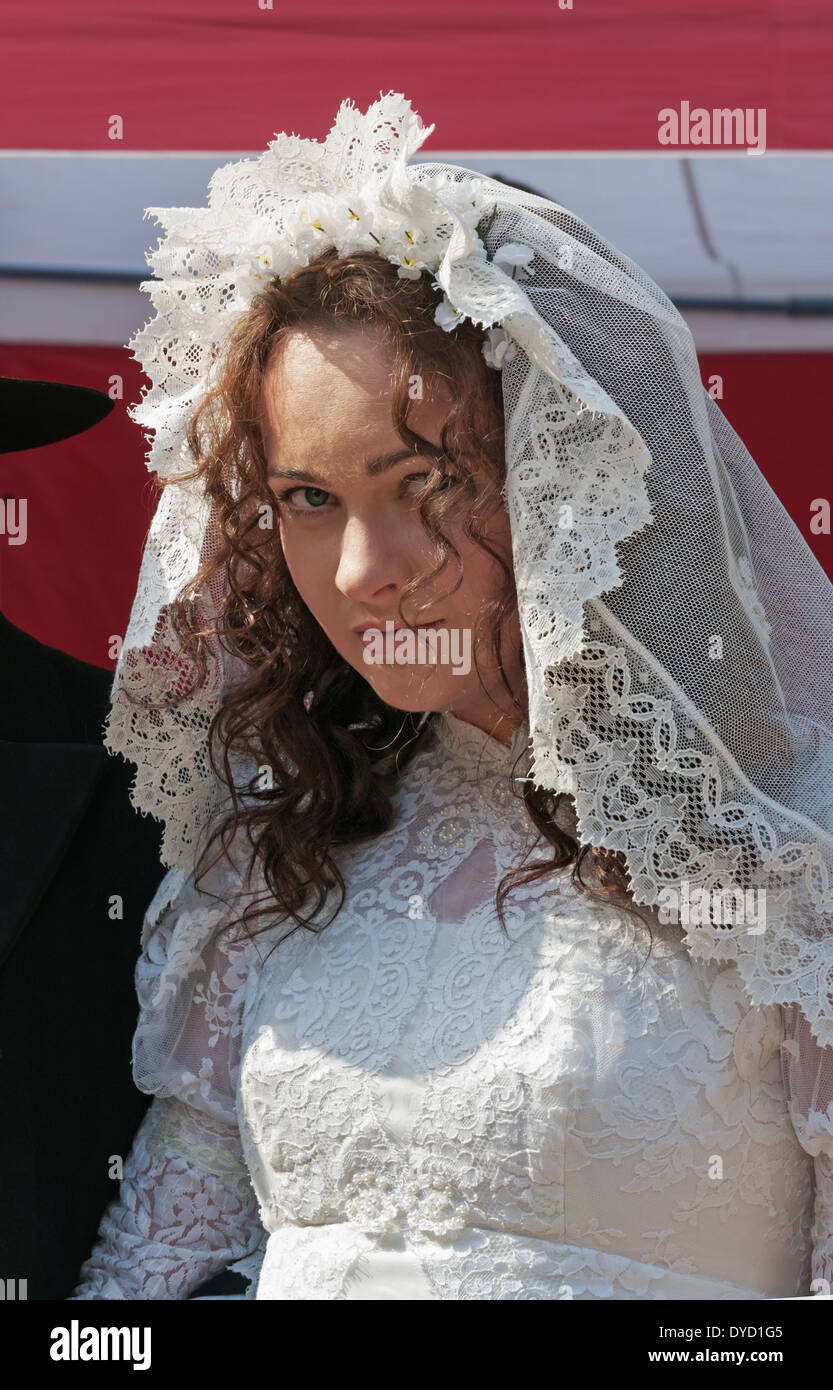 Movie episode - Marc Chagall and Bella Rosenfeld's wedding. The bride ...