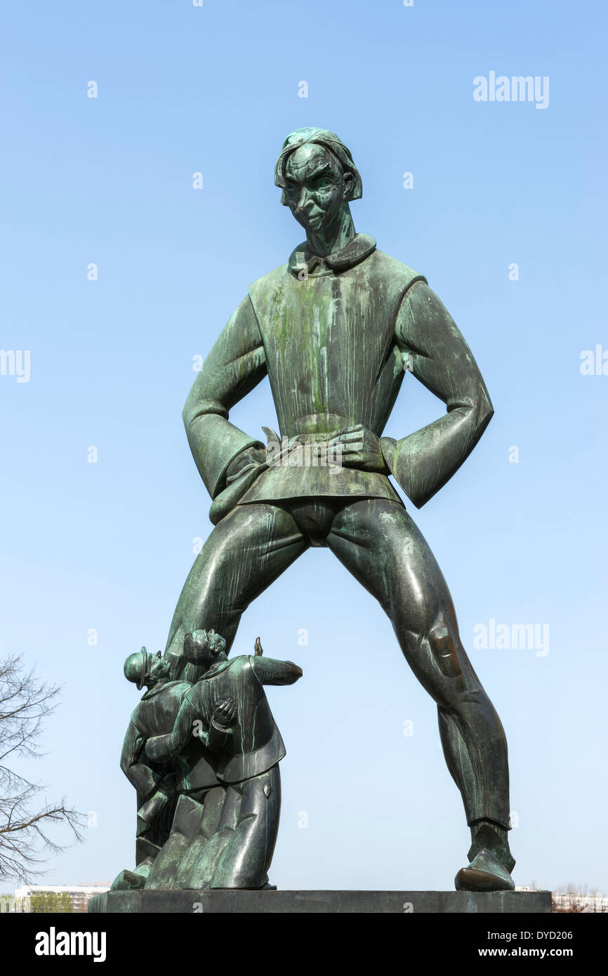 Statue of Lange Wapper in Antwerp Stock Photo - Alamy