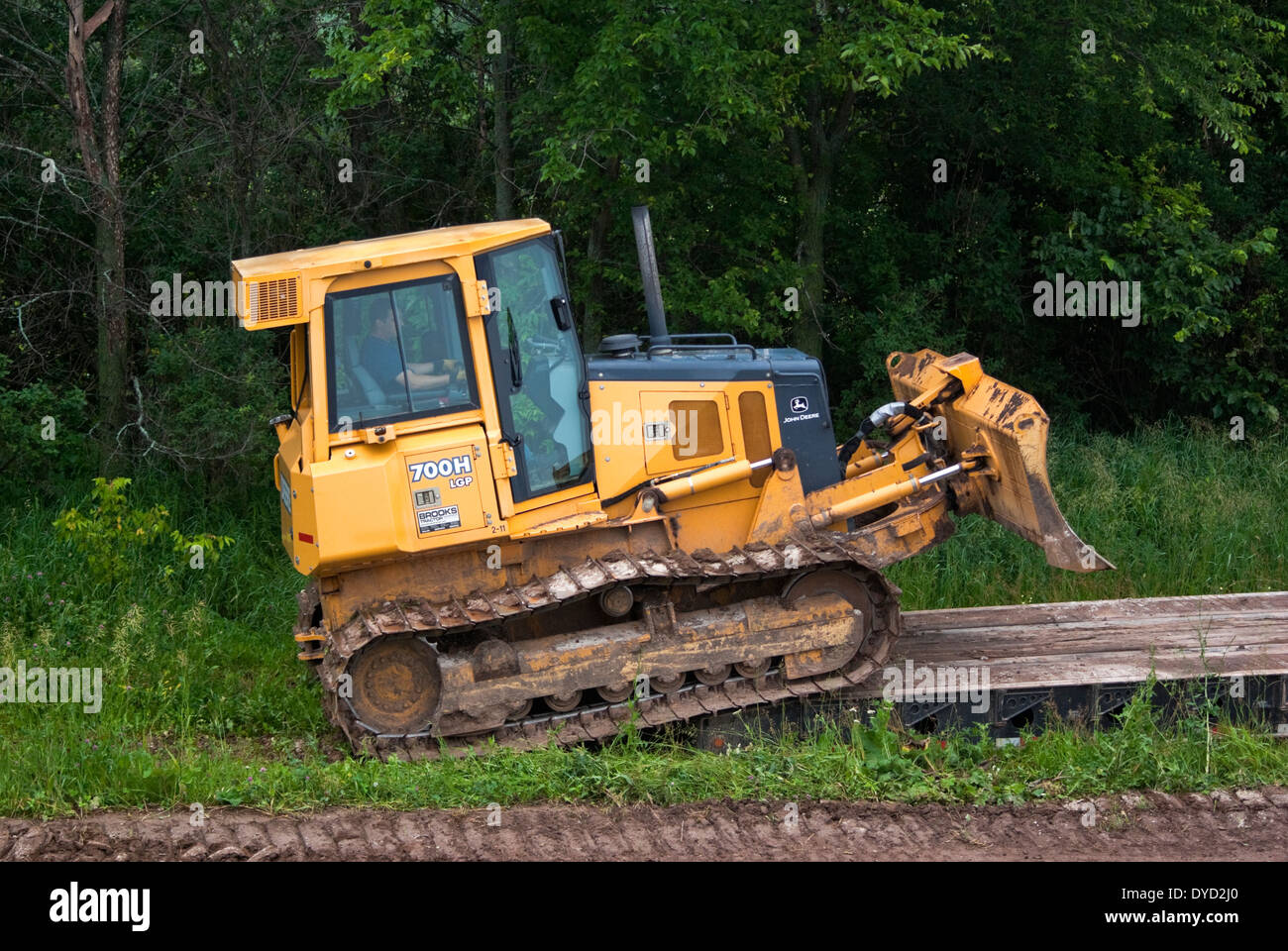 John Deere Bulldozer entering loading ramp Stock Photo - Alamy