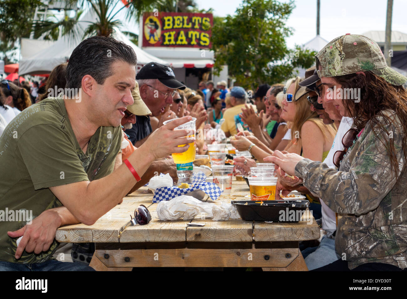 Man drinkin beer hi-res stock photography and images - Alamy