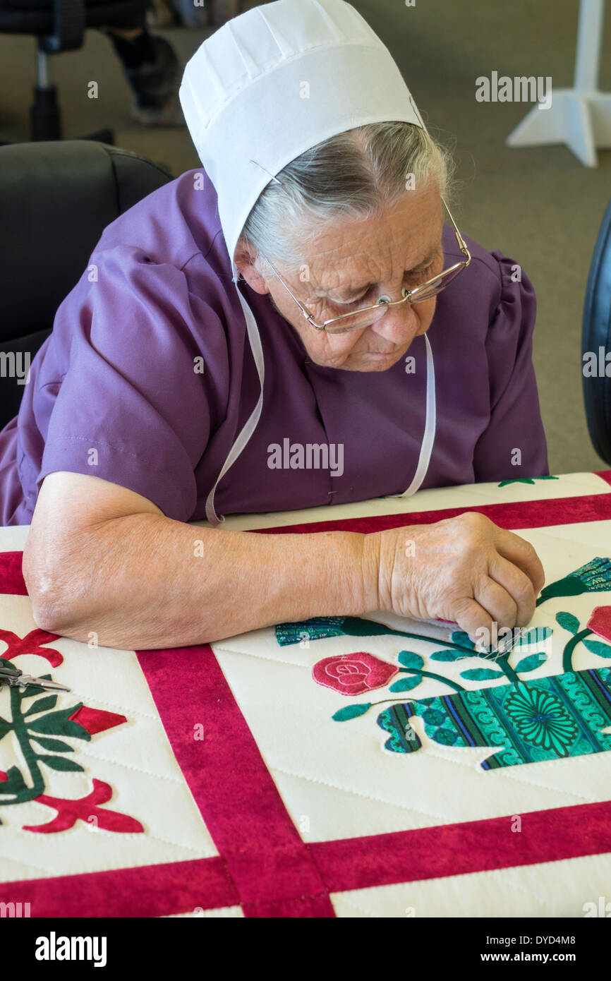 Traditional Mennonite Clothing High Resolution Stock Photography and ...