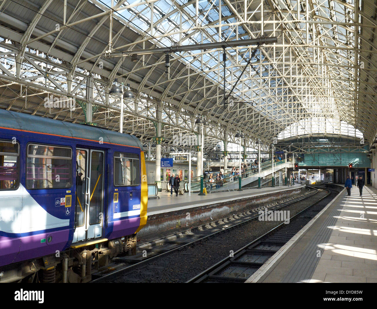 Inside Piccadilly Railway station in Manchester UK Stock Photo - Alamy