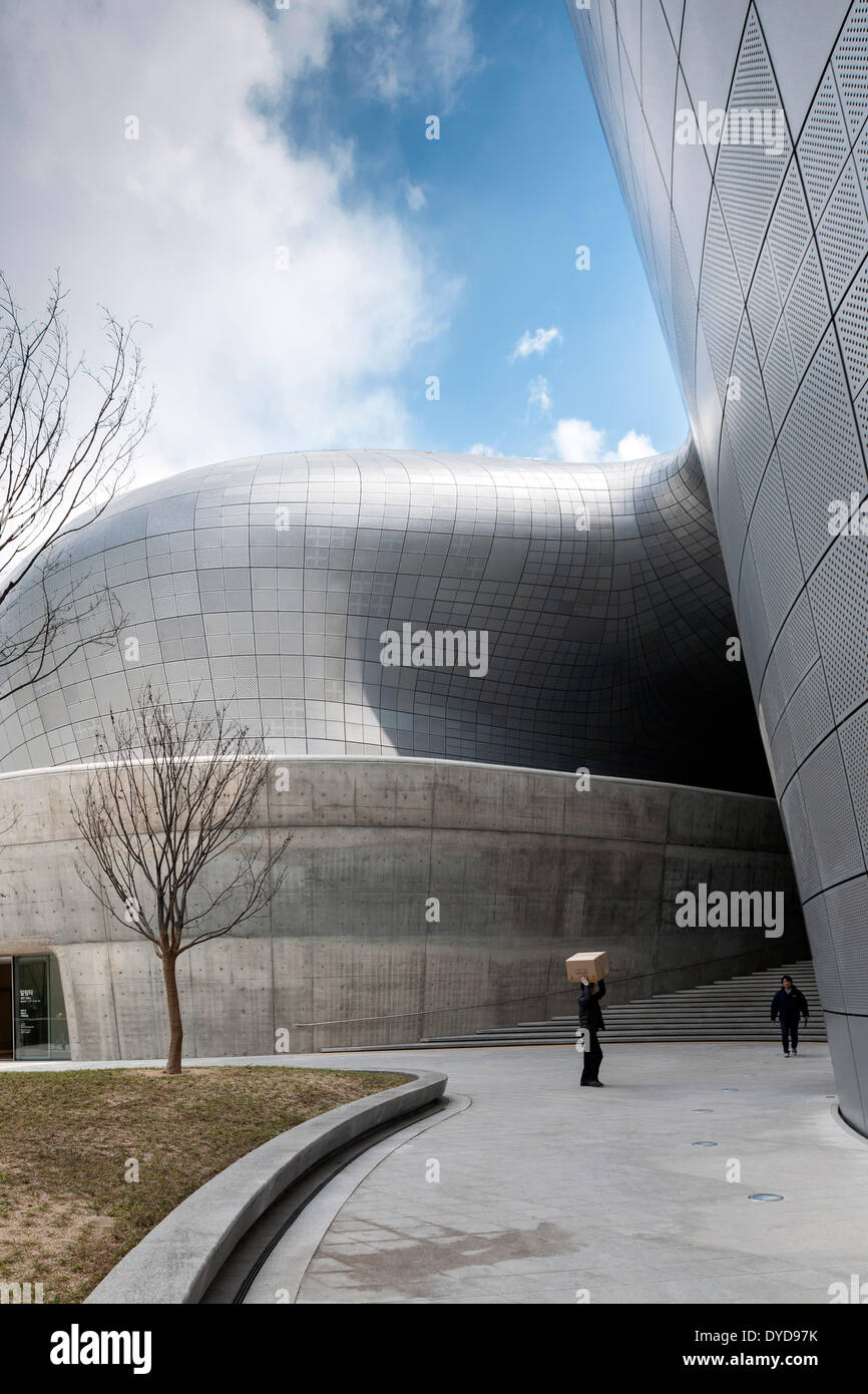 Dongdaemun Design Plaza (DDP), Seoul, Korea, South. Architect: Zaha ...