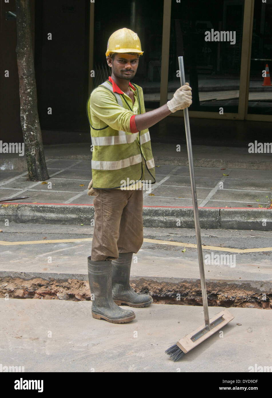 Migrant worker at a road construction site in Singapore Stock Photo - Alamy Migrant worker at a road construction site in Singapore Stock Photo - Alamy