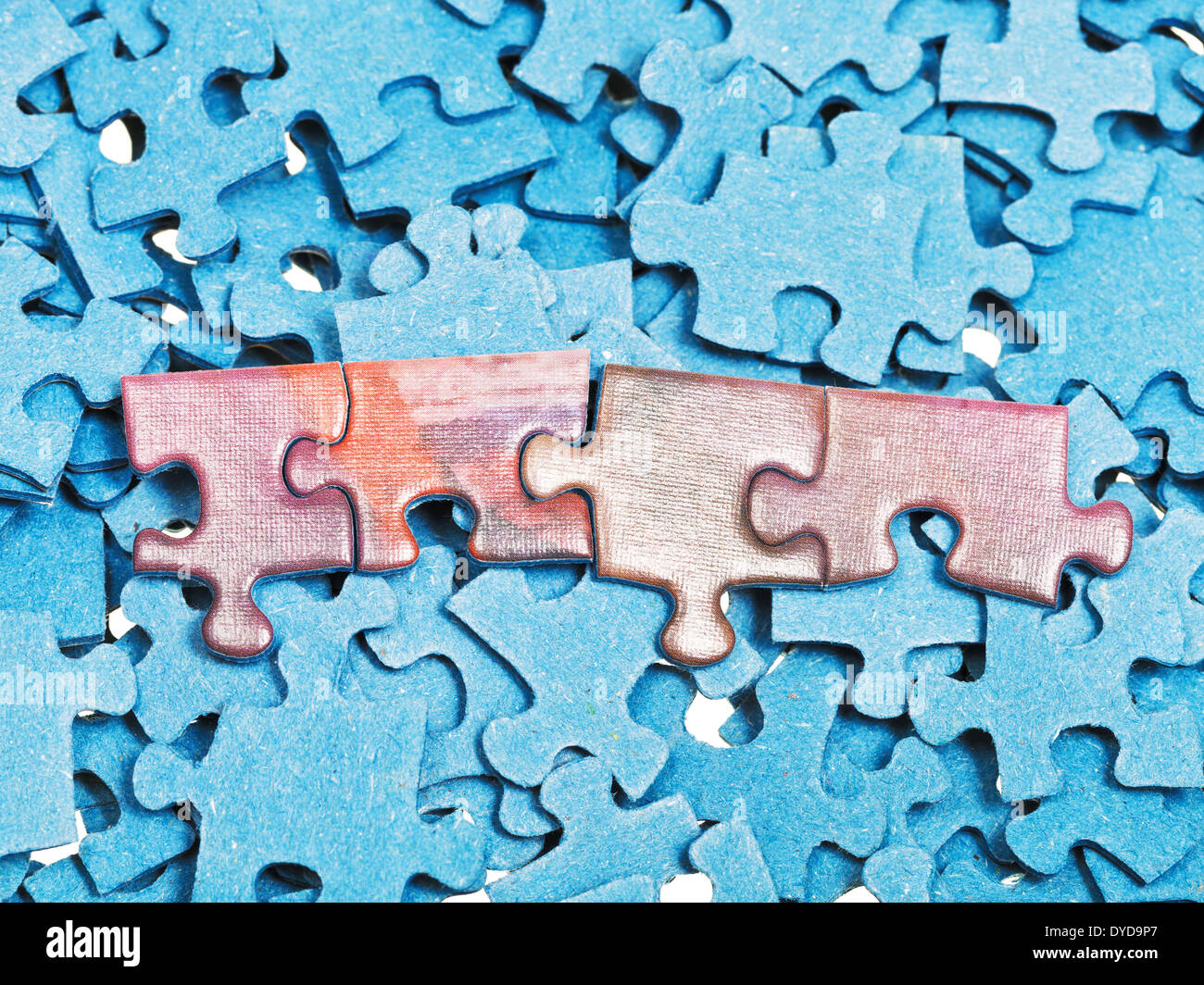 Jigsaw puzzle pieces pile hi-res stock photography and images - Alamy