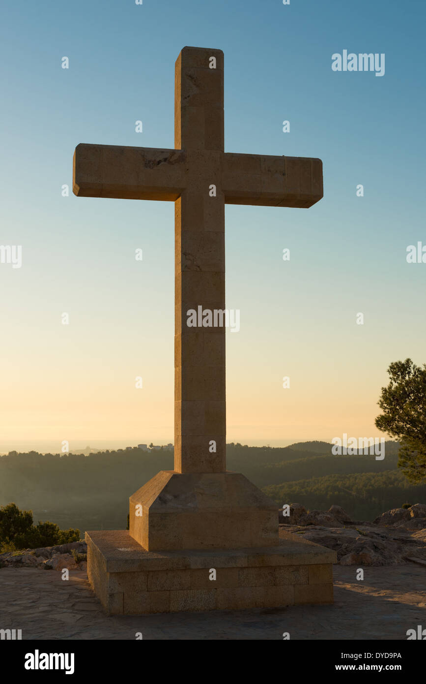 Huge christian cross hi-res stock photography and images - Alamy