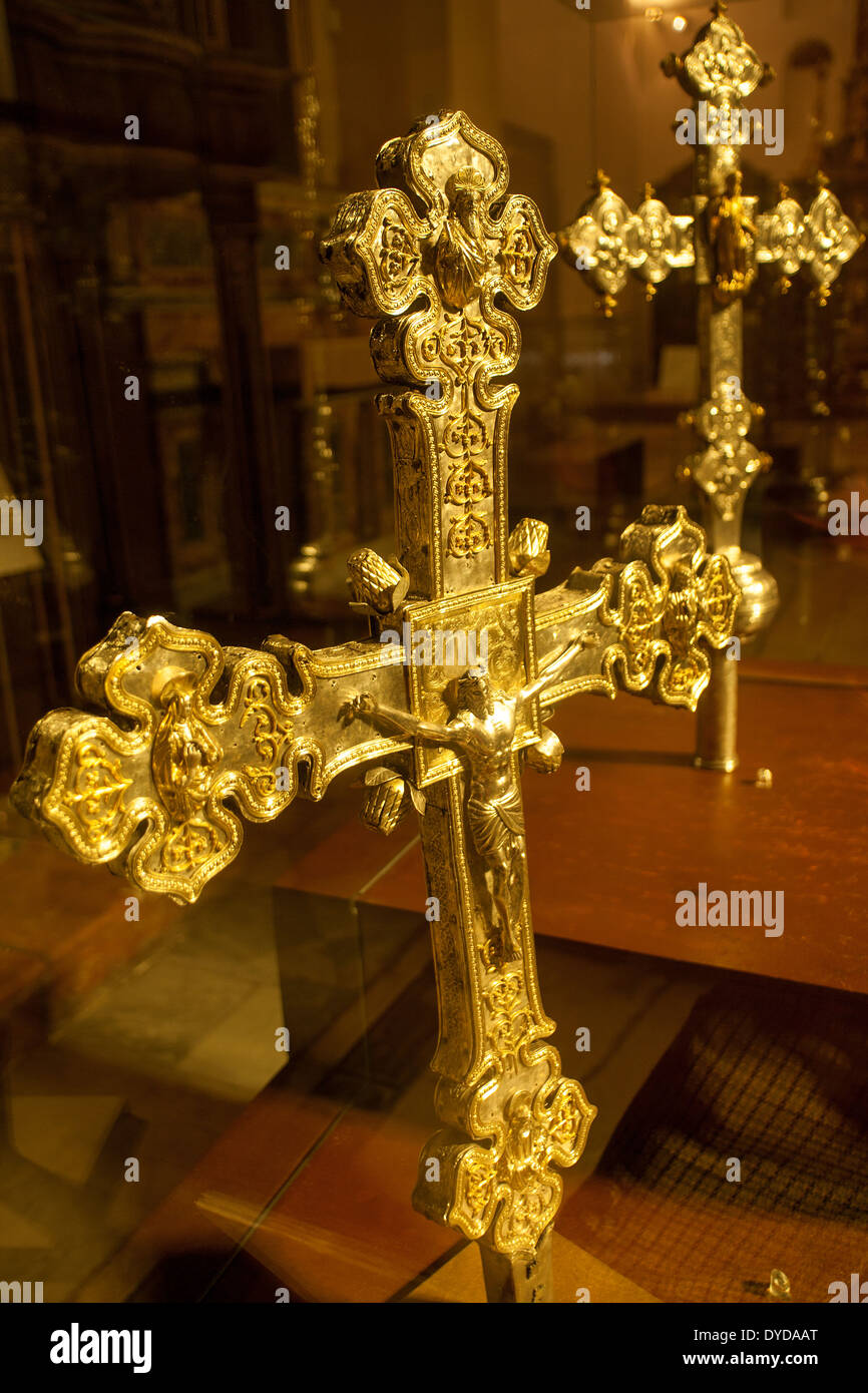 Crucifix gold hi-res stock photography and images - Alamy