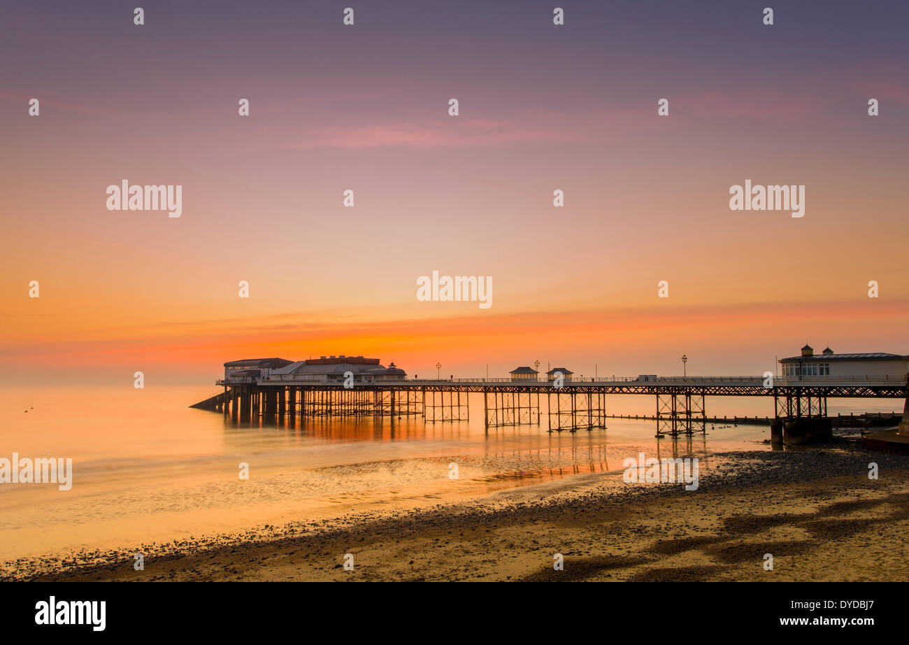Cromer pier at sunrise Stock Photo - Alamy