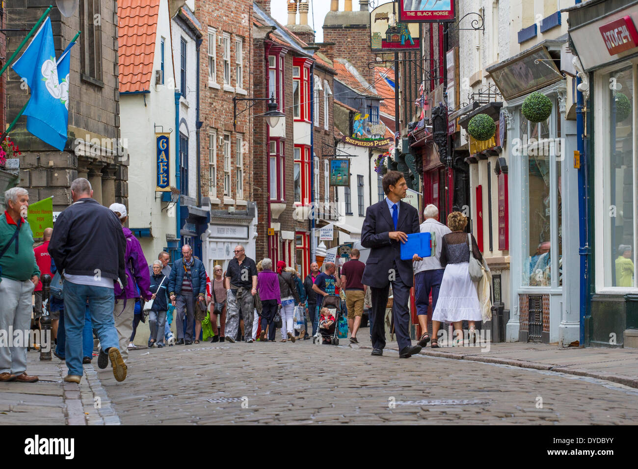 Streets of whitby hi-res stock photography and images - Alamy