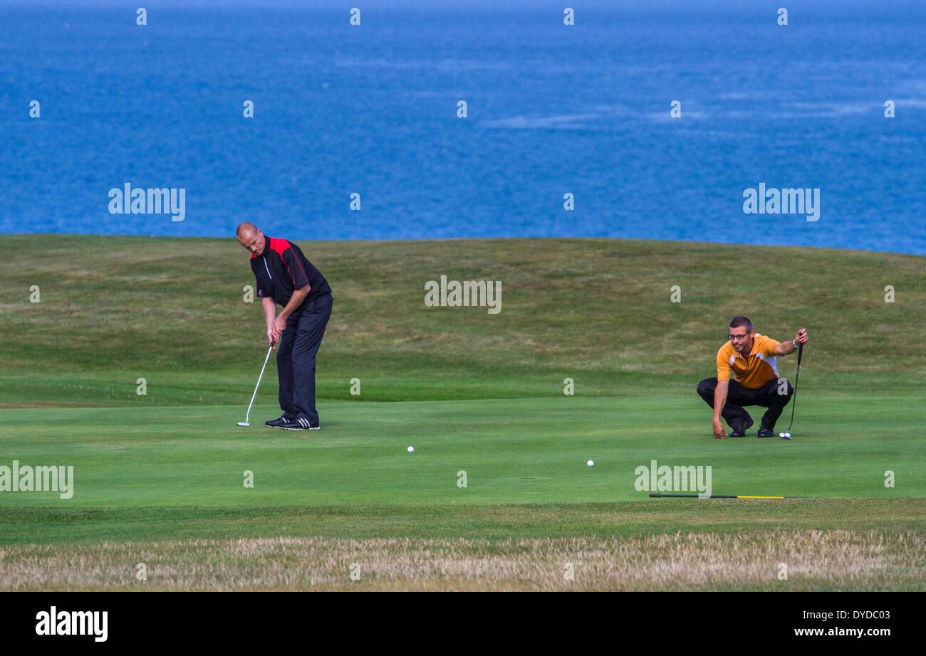 Putting course hi-res stock photography and images - Alamy