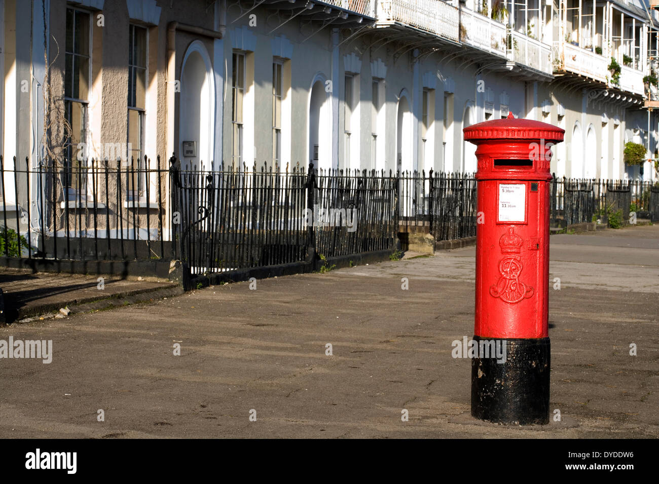 Royal mail post box hi-res stock photography and images - Alamy