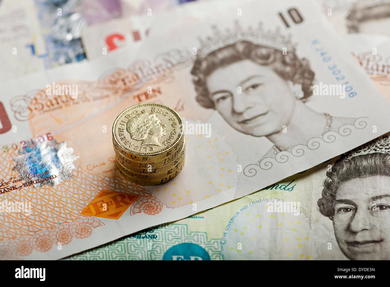 English pound coins and banknotes Stock Photo - Alamy