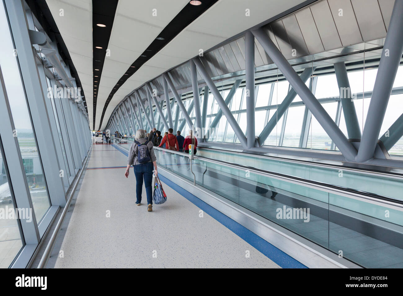 Passenger walkway airport hi-res stock photography and images - Alamy